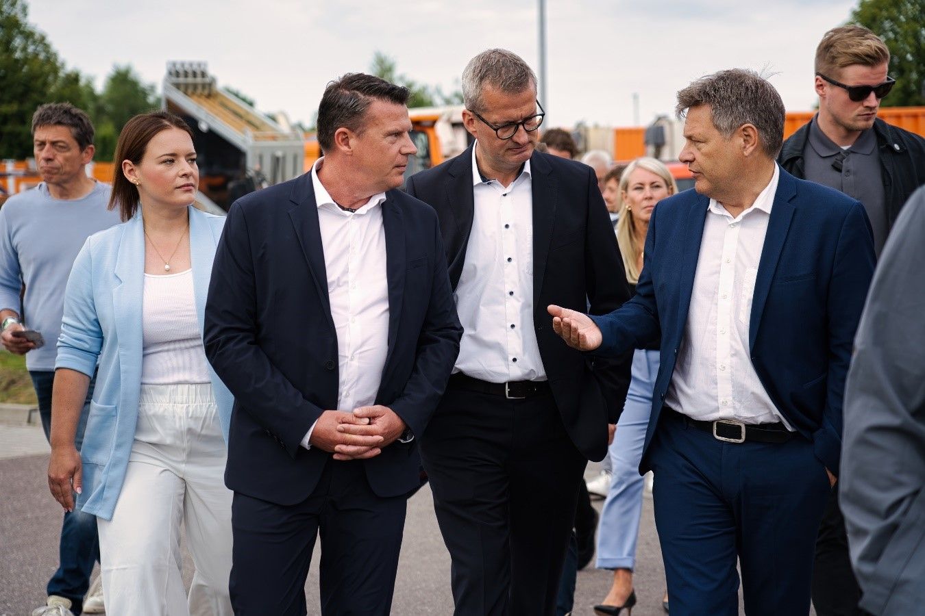 Auf’m Platz“ – Bundeswirtschaftsminister und Vizekanzler Dr. Robert ...