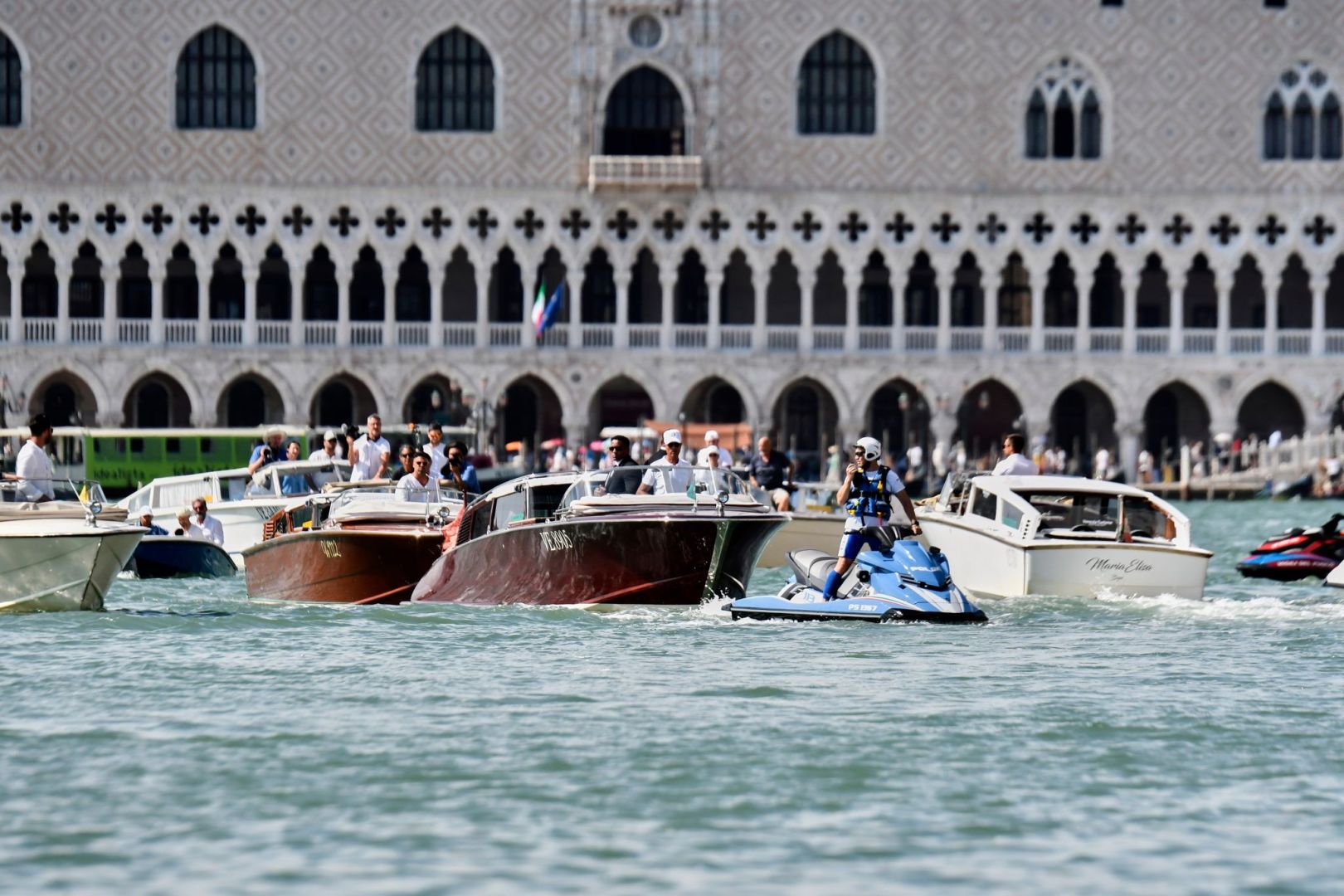 Party, Party, Party: Bezos und Sánchez feiern weiter