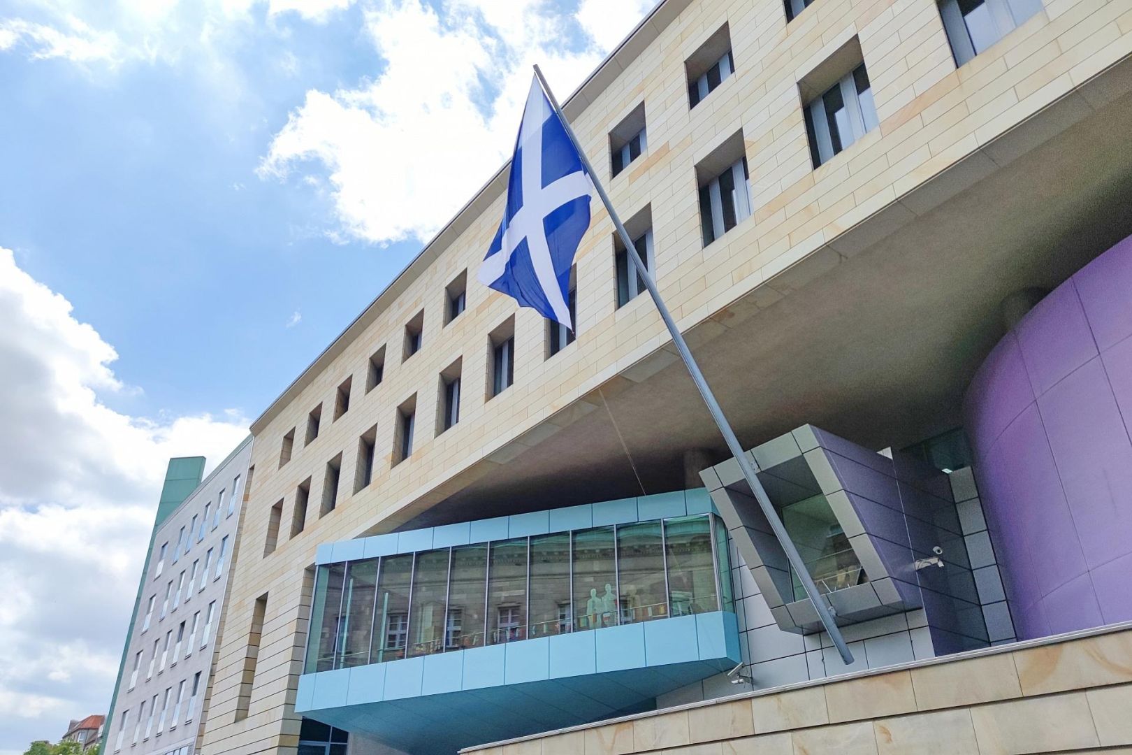 Britische Botschaft hisst Schottland-Fahne vor EM-Spiel