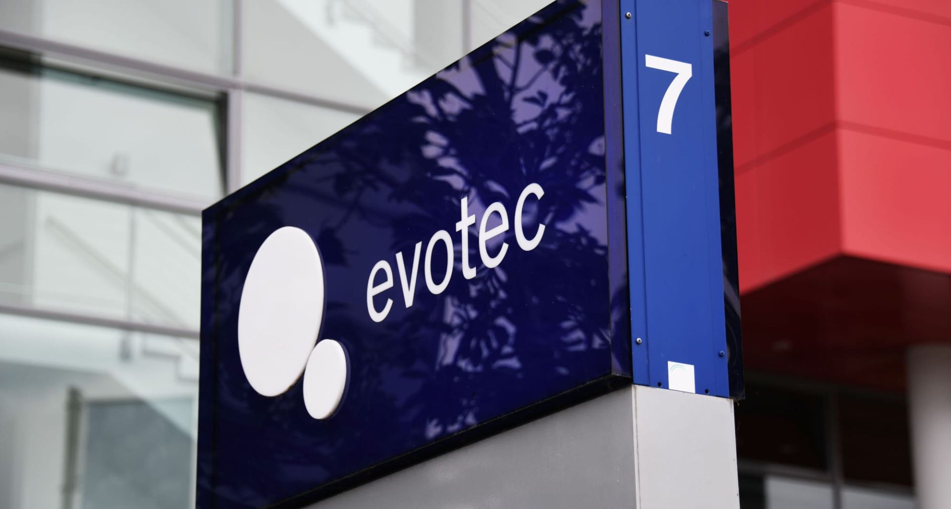 Evotec in Turbulenzen: CEO Lanthaler verabschiedet sich, Aktie stürzt ab