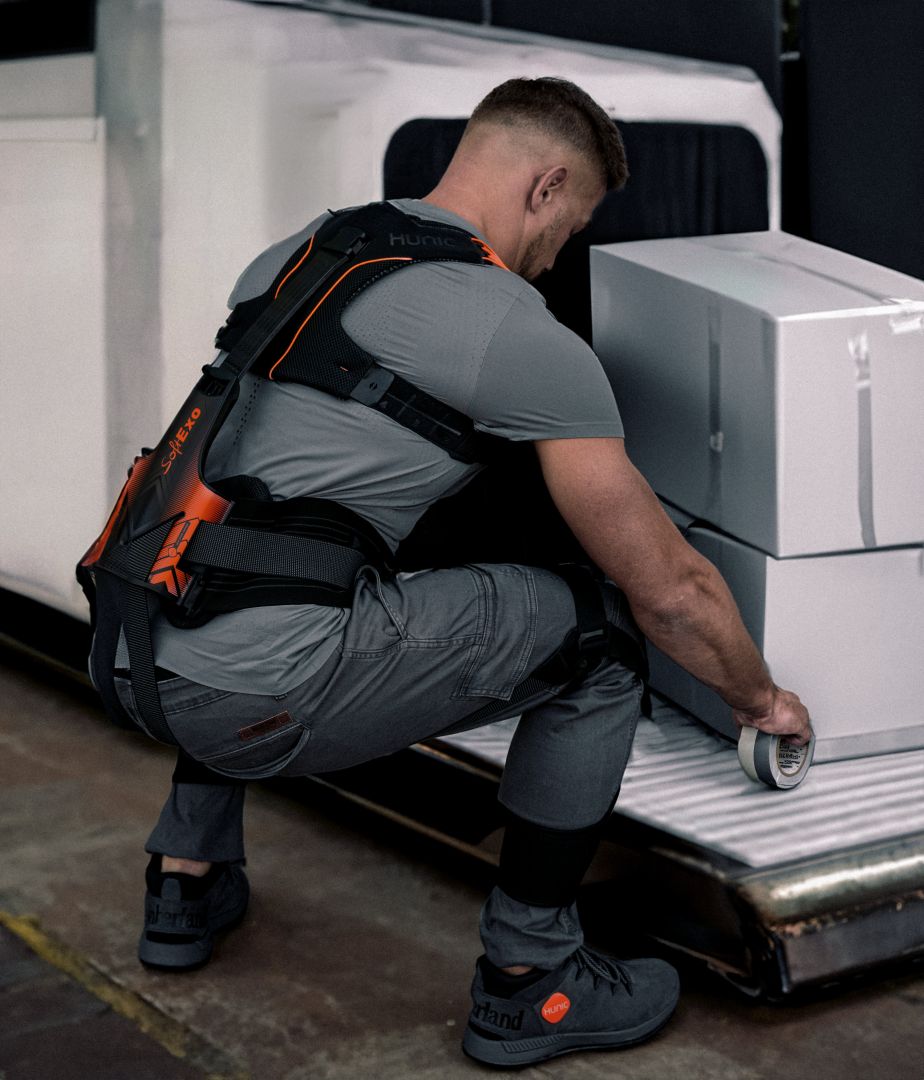 HUNIC präsentiert modernste Exoskelett-Technologie auf der LogiMAT 2024