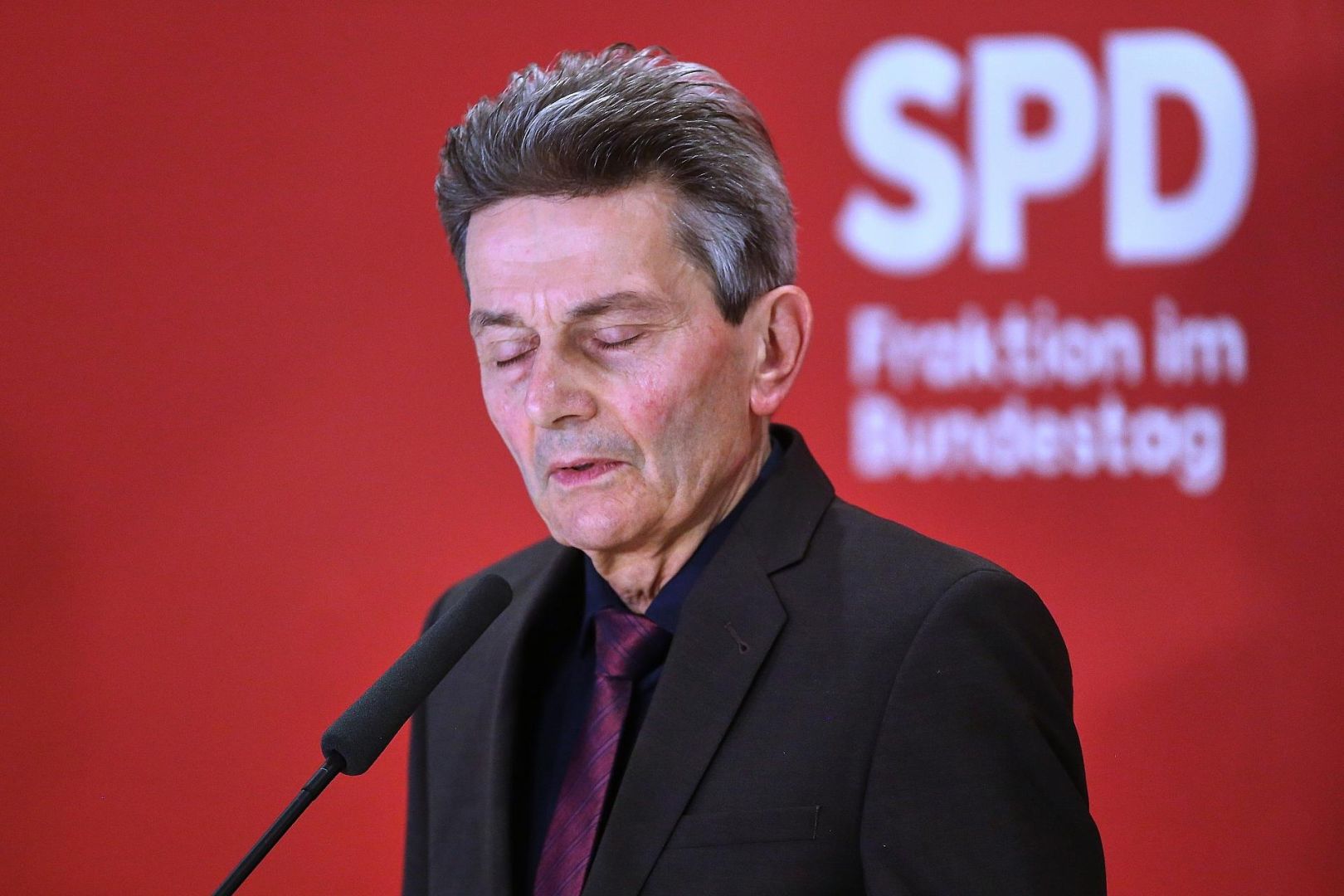 Mützenich leidet unter Kritik aus eigener Partei