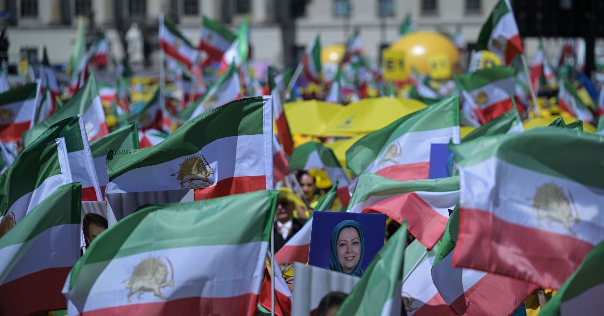 Tausende Exil-Iraner demonstrieren in Berlin