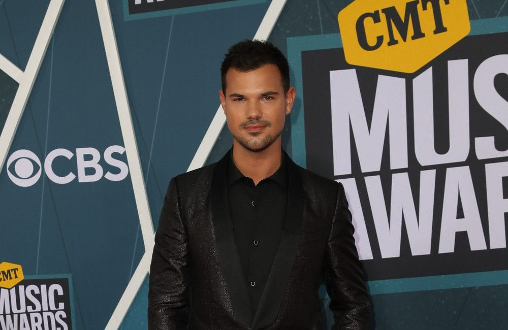 Taylor Lautner verteidigt Selena Gomez gegen fiese Bodyshamer